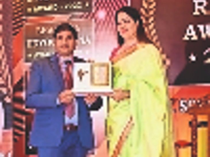 Santosh received the Indian Ratna Award at the hands of Padmashree ...