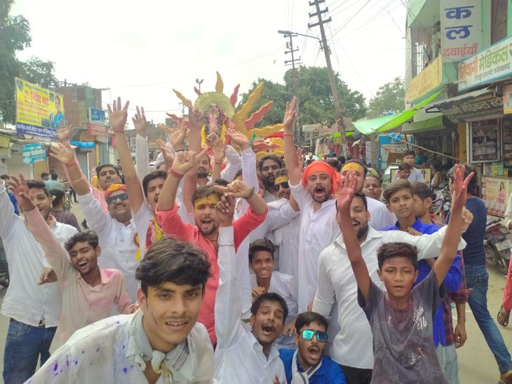 Ganesh ji's immersion journey taken out in Amritpur A large number of ...
