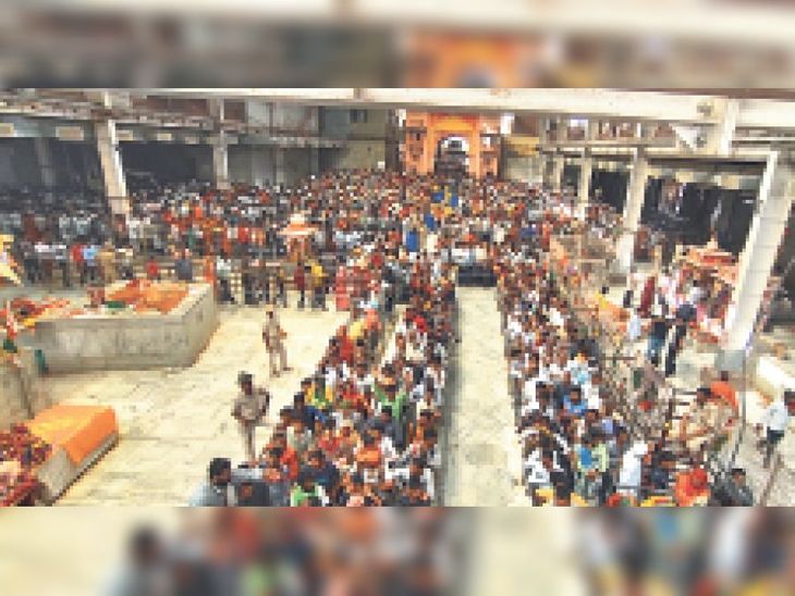 Devotees gathered to see Baba Ramdev's Samadhi in the fair on Ashtami ...