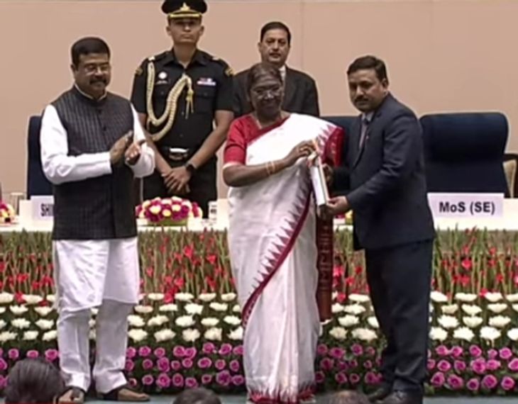 Science teacher in composite school Sehwa | देवरिया के शिक्षक खुर्शीद ...