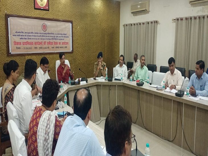 Nodal officer reviewed meeting in Bareilly: A large number of officers ...