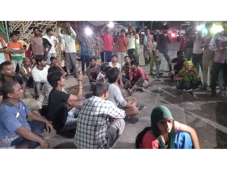 The middle-aged got shot, parked the tractor trolley at the crossroads ...