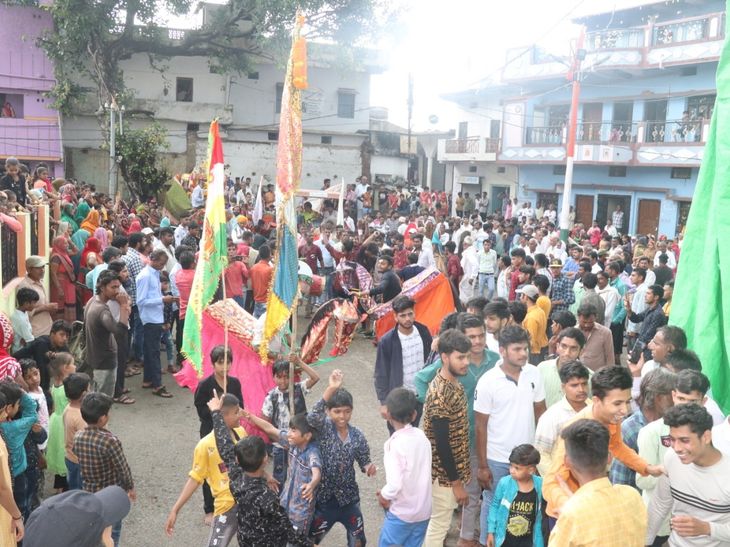 A grand procession took out in Tilawad Maina on Lord Ramdev Jayanti ...