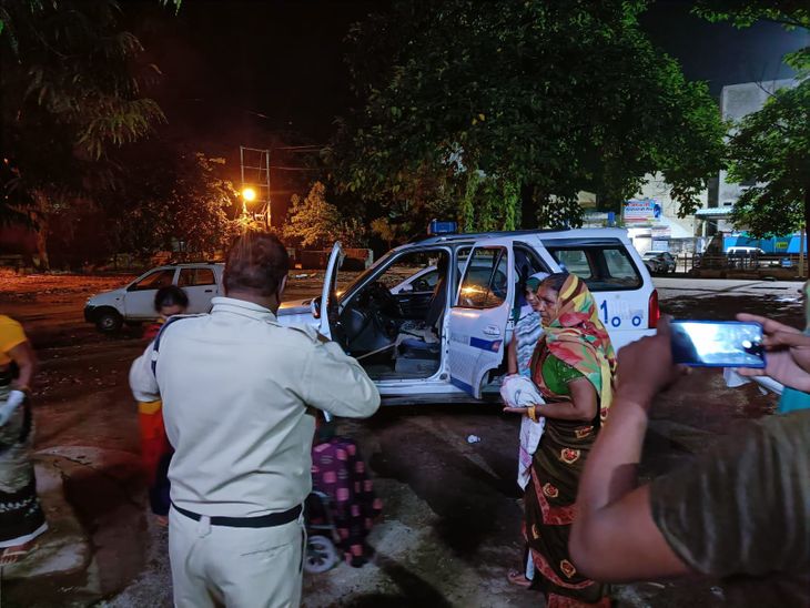 Police vehicle was taken to hospital due to non-availability of Janani Express, mother and child ...