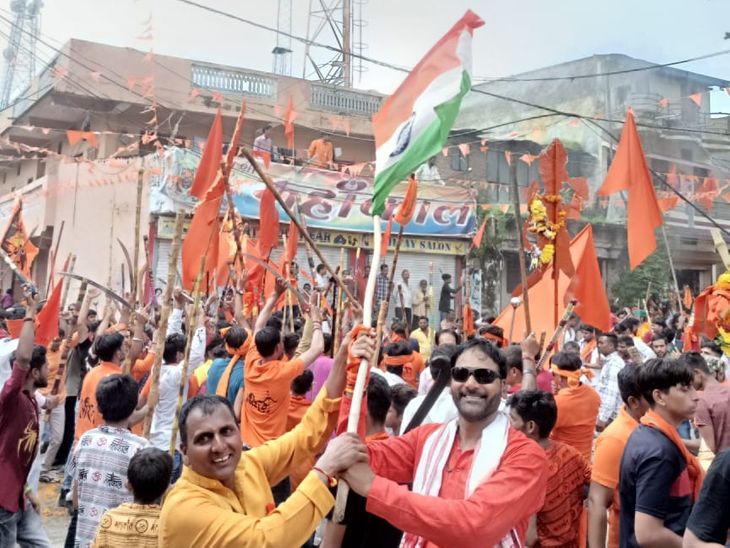 Youth demonstrated in the arena in Hasalpur | डोल ग्यारस पर निकले ...