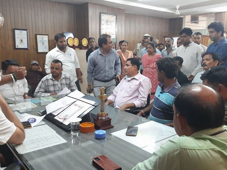 Health workers protest against Deputy CMO in Yamunanagar, accused of ...