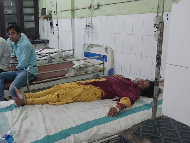 Wife was beaten up by a young man with an iron rod, Attacked for ...