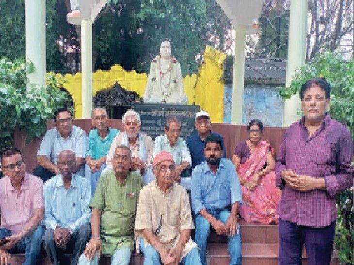 Ramvriksha Benipuri ji was the best prose writer and Shastri ji was the ...