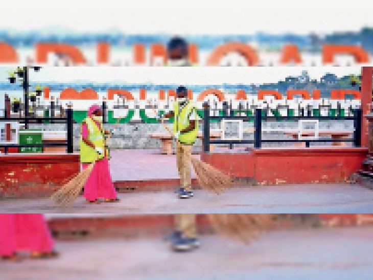 The residents of about 1200 houses in the city are not putting the ...