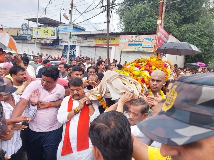 Indore BJP leader Umesh Sharma Funeral Update; Shivraj Singh Chouhan ...