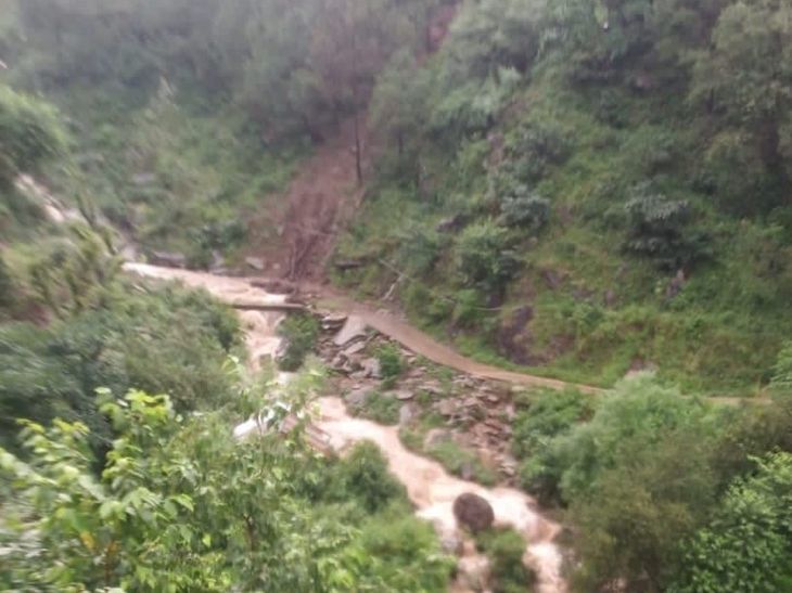 Anger among villagers against government, The condition of the road ...