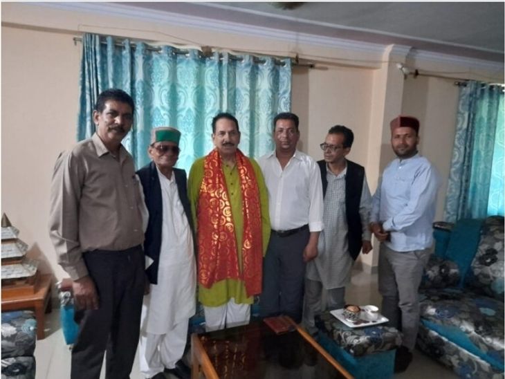 In Kullu the priest's union met with Khimi Ram Sharma | कुल्लू में पुजारी संघ मिला खीमी राम ...
