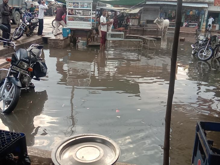 After the rain in Khandela, the roads became full, people were getting ...