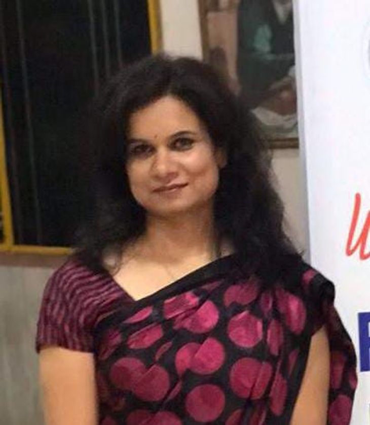 Helped the injured in the accident, the injured was lying on the road ...