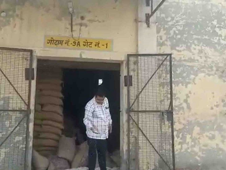 CM Flying Raid at FCI godown of Dhingsara in Fatehabad. Suspicion of ...