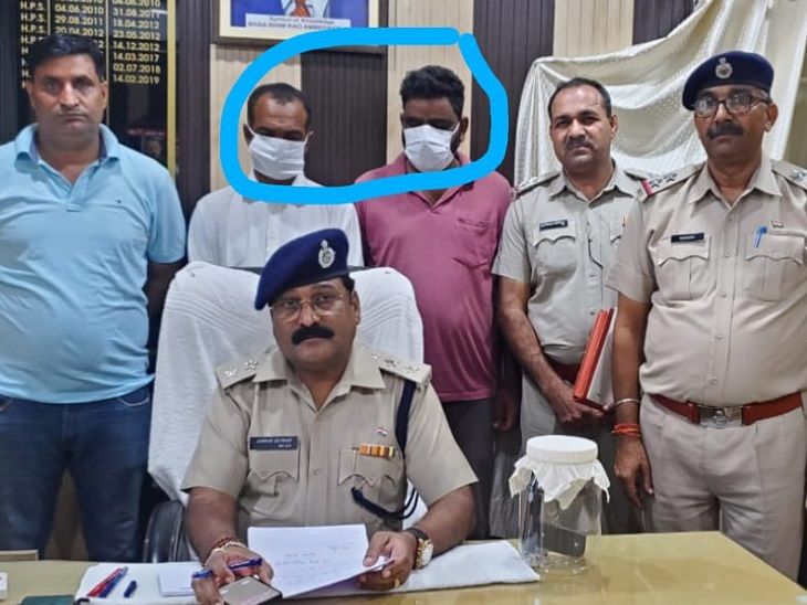 2.40 lakhs from Muklan in Hisar and 2 miscreants who ran away after ...