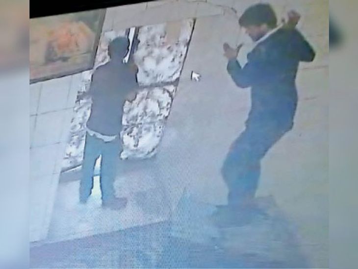 In Pandori Atwal, 2 masked golaks who entered the mother's temple did ...