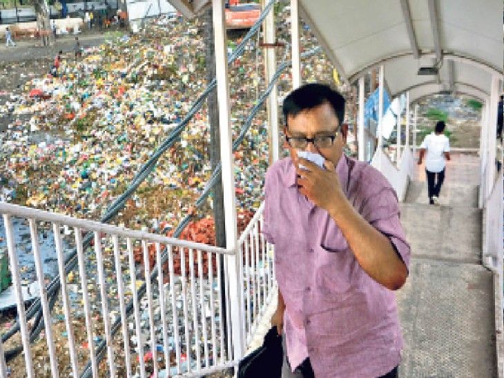 How will Patna pass... Garbage yard built near the foot overbridge of ...