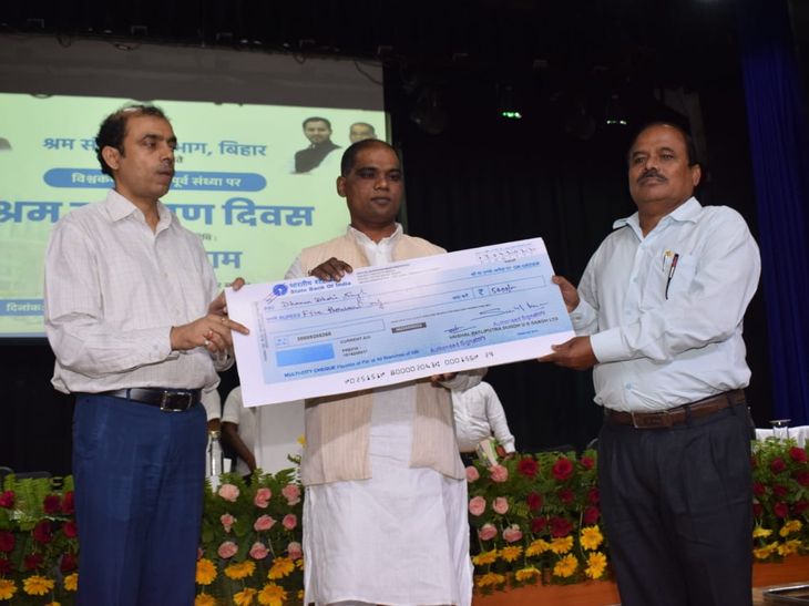 Minister Surendra Ram on workers on vishwakarma puja in patna; bihar ...