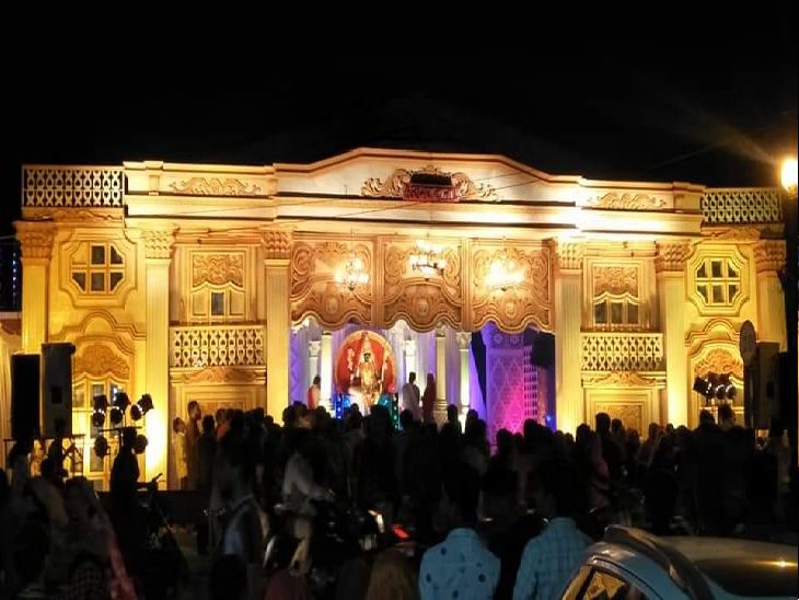 Statue being built in Jabalpur, sitting in the pandal near the bypass ...