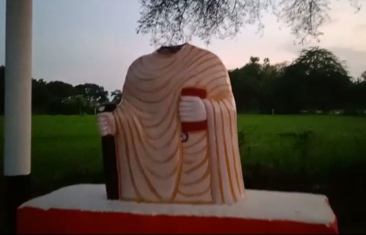 The head of the statue of Mahatma Gandhi in Bachhrawan of Rae Bareli ...