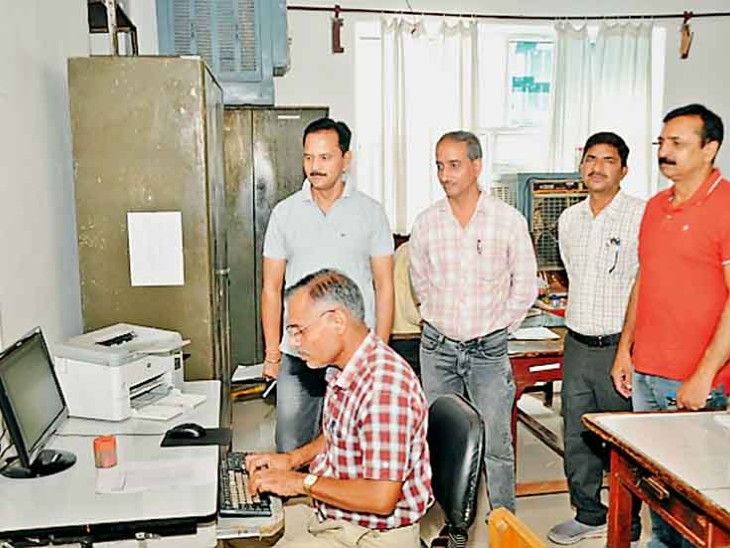 Organized competition on computer under Hindi fortnight