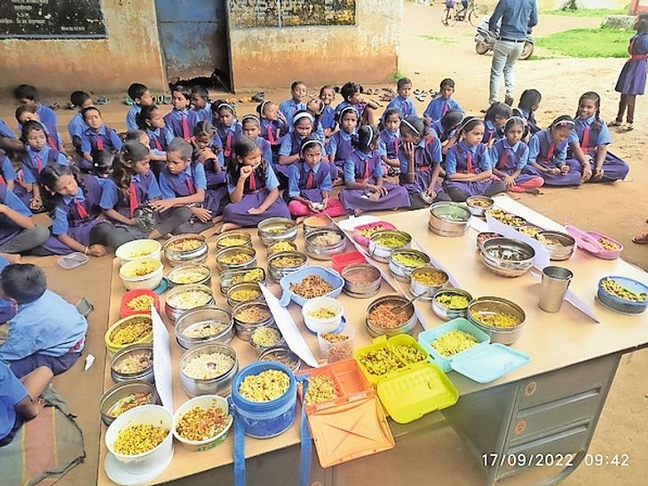 Different types of dishes prepared by children in school