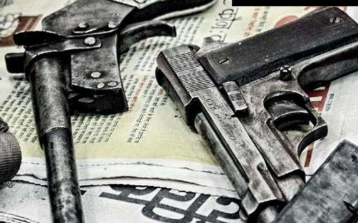 The miscreant caught with a 32 bore pistol in Daboh, caught with a ...