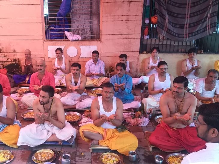 The narrator provided food to 1200 devotees with the amount received ...