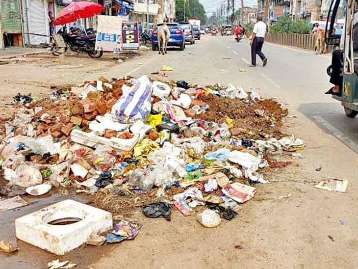 There was no broom in the city for 6 days, nor garbage vehicles are ...