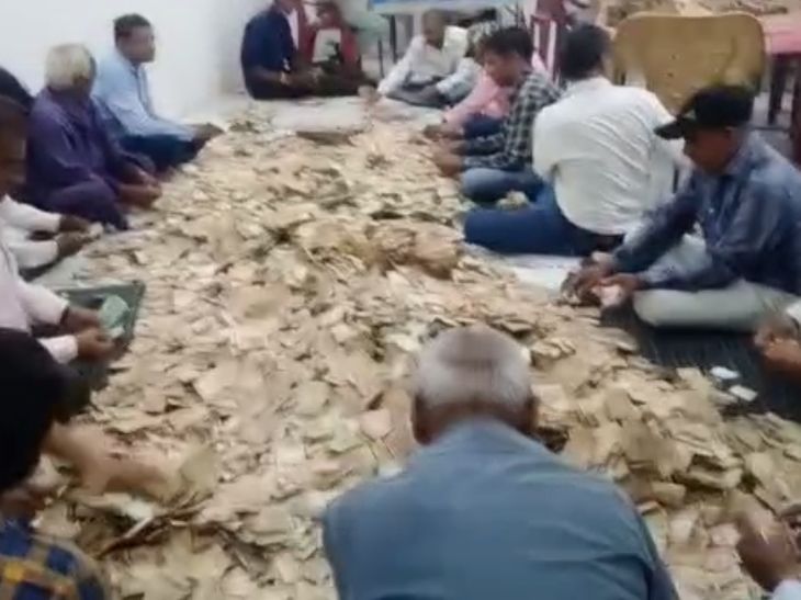 A donation of more than 18 and a half lakhs came out of the box, 467 ...