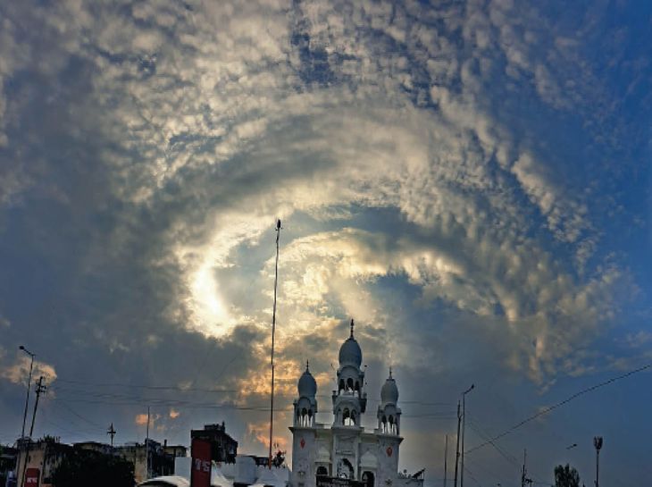 Wind gusting to 11 kmph, the temperature came down to 27 degrees ...