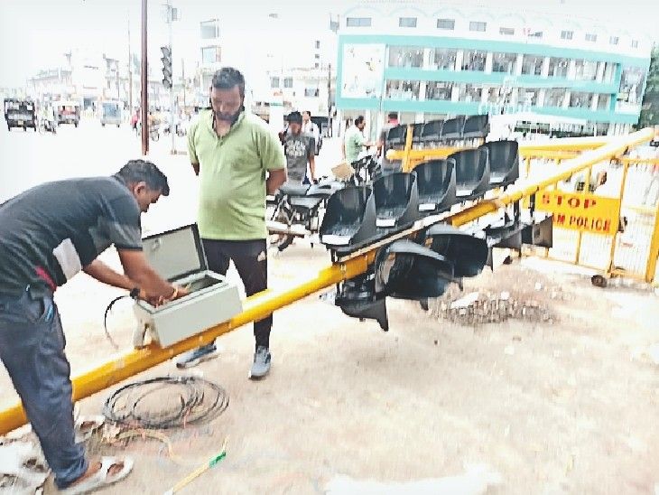 Polling starts at two light intersections, Sailana Bus Stand and ...