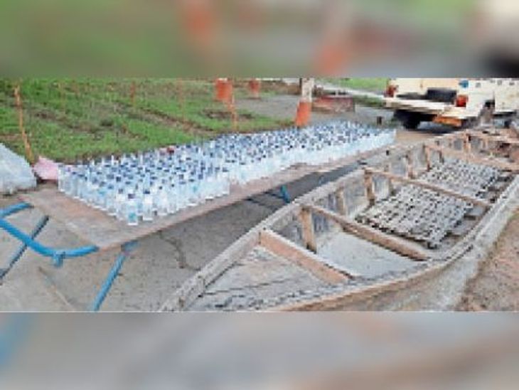 420 bottles of Nepal made liquor and useful boat seized | कार्रवाई: 420 ...