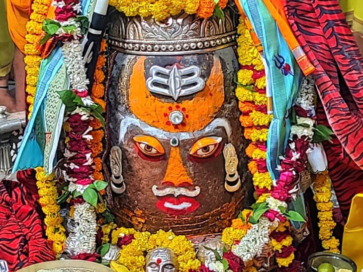 Lord Mahakal wore a garland of Rudraksha with a silver crown and a ...
