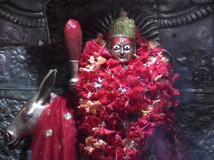 Maa Sati's right had fallen here, devotees do darshan of Mother Sati ...