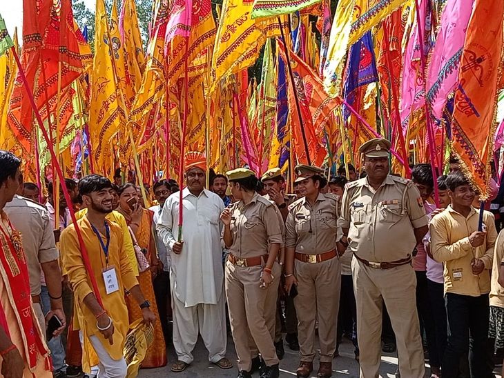 Union Minister, Police and PAC force personnel who arrived to attend ...
