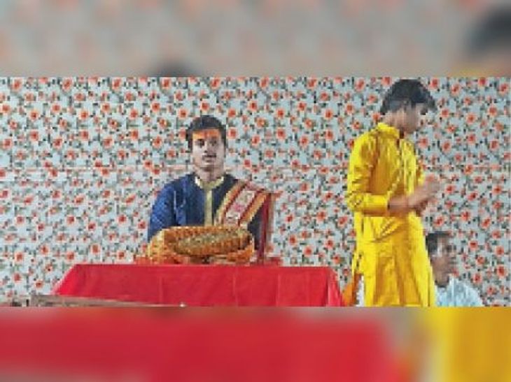 Bhagwat leads to renunciation by meeting devotion, knowledge ...
