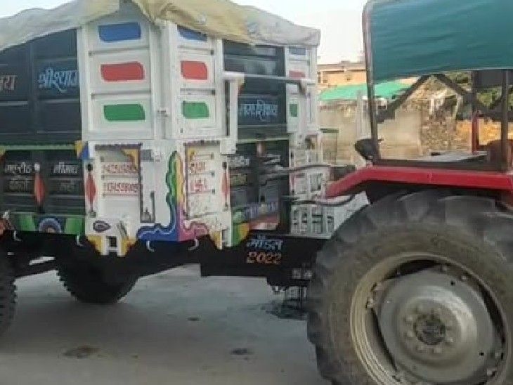 Doda poppy was being carried in the middle of a empty trolley, caught ...