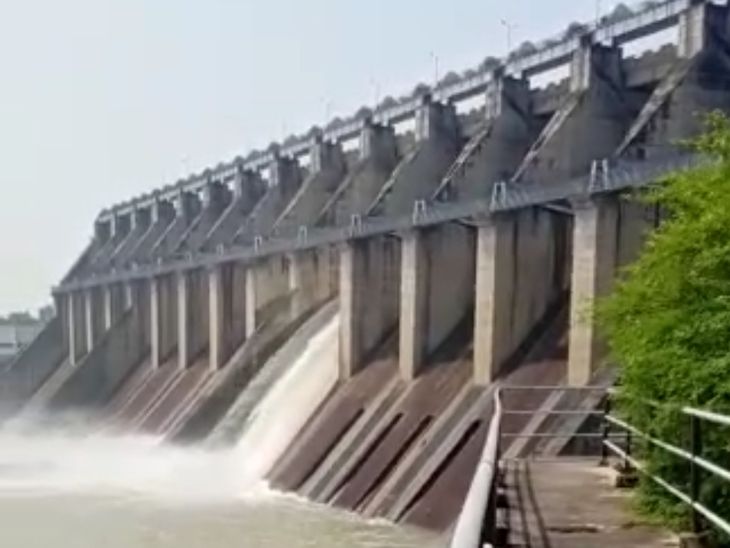 627 cumecs water discharge; The dam's 341.64 meter water logging ...