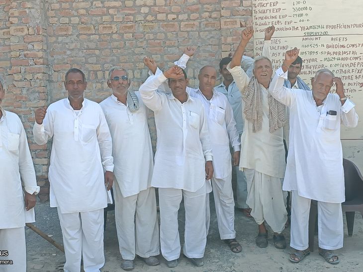 Farmers upset due to shortage of seeds and fertilizers in Malkasar ...