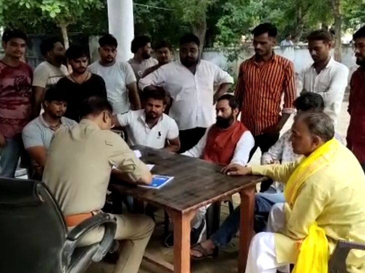 Posted on Facebook; Hinduist leaders gave Tahrir in Surir police ...