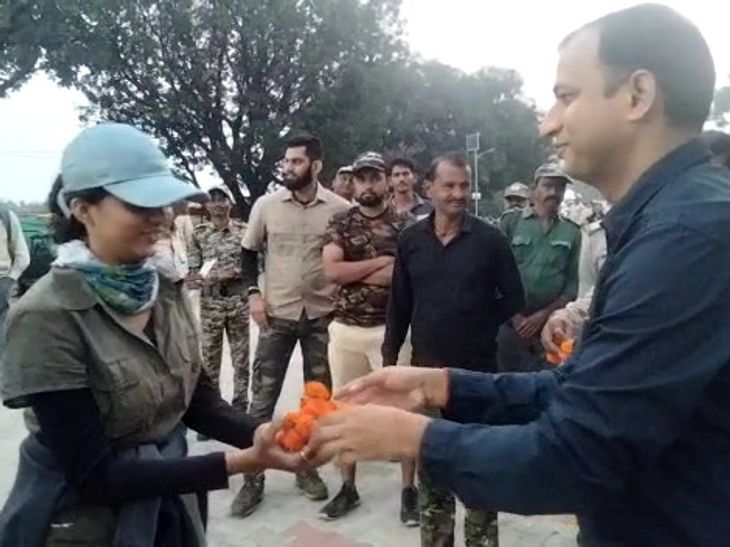 60 tourists did safari in 17 gypsies on the first day, thrilled to see ...