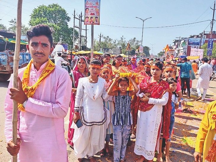 Chunari Yatra taken out from Panchmukhi Hanuman Temple to Khedapati ...