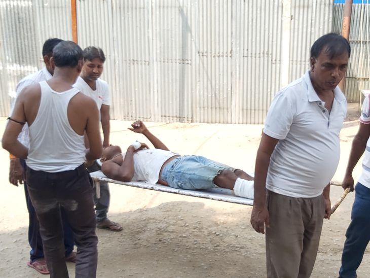 Fierce fight between two sides, father and son cut with sword, both are ...