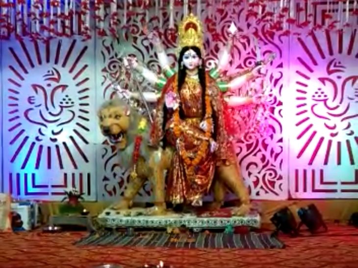 Viraji Mata Rani gorgeous statues in attractive pandals, women ...