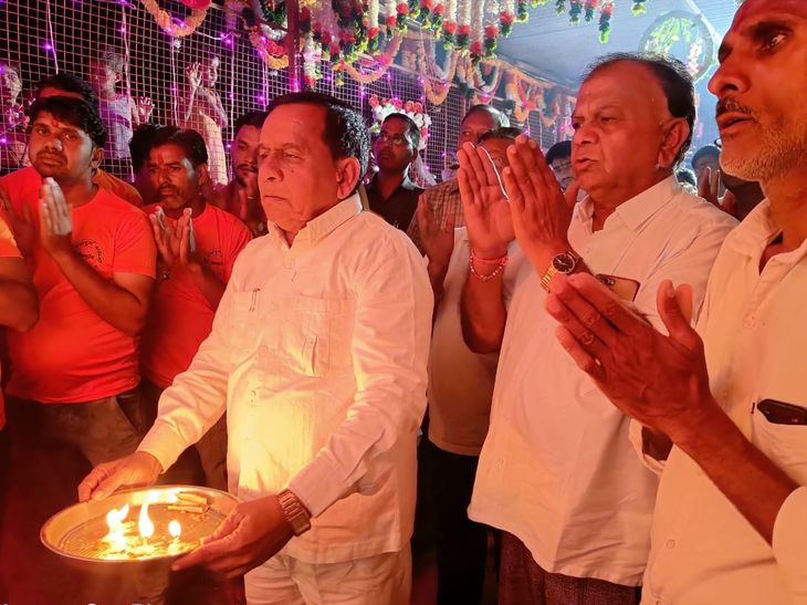 MLA Ranipuria, who was on Aklera tour, worshiped Mother Durga in ...