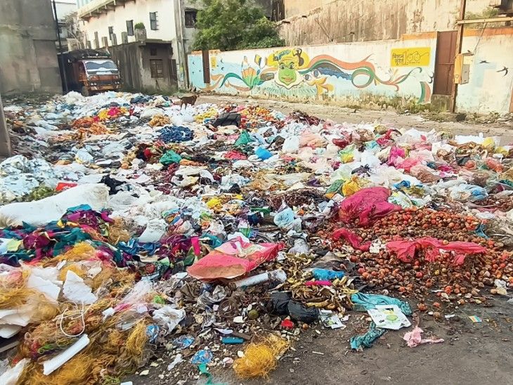 Waste scattered in Limbayat zone prevented Surat from becoming number-1 ...