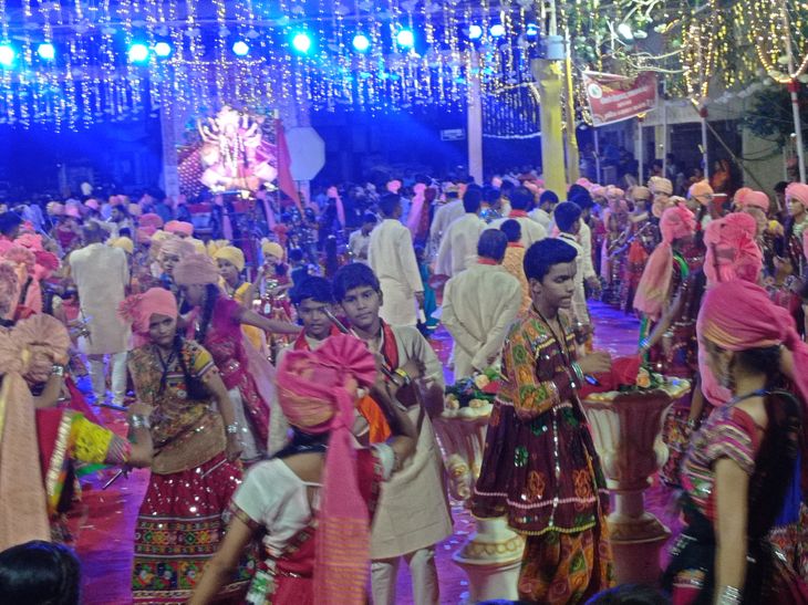 On Durga Ashtami, mother was anointed with fruit juice at Ambika ...