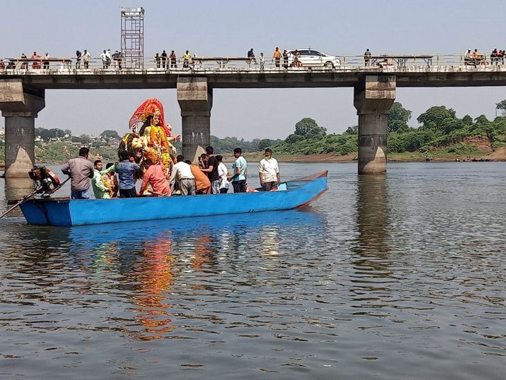Today the traffic system will be changed around 5 big ghats | शहर में ...
